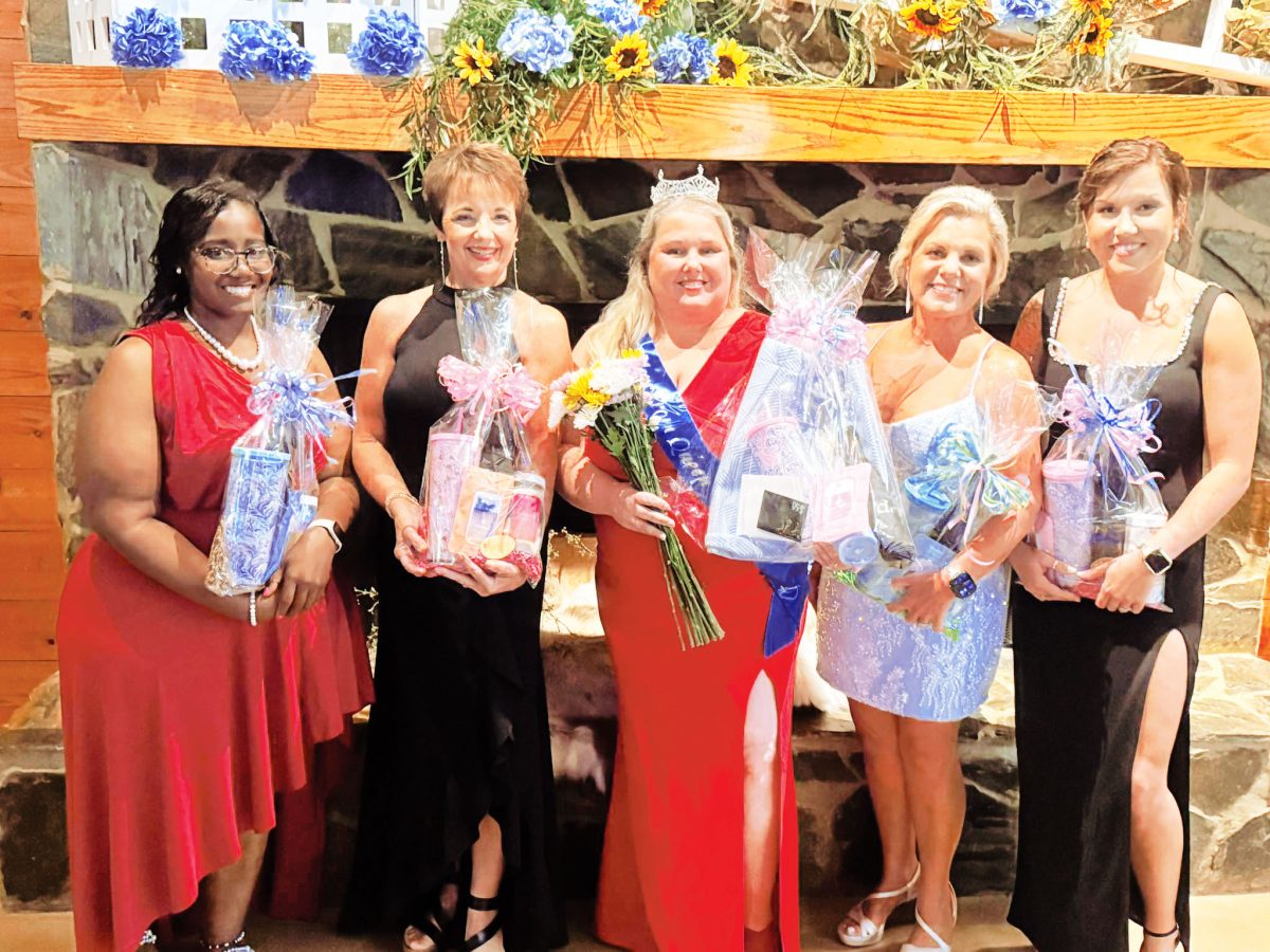 Heather Altman crowned Mom Prom Queen – The Baxley News-Banner